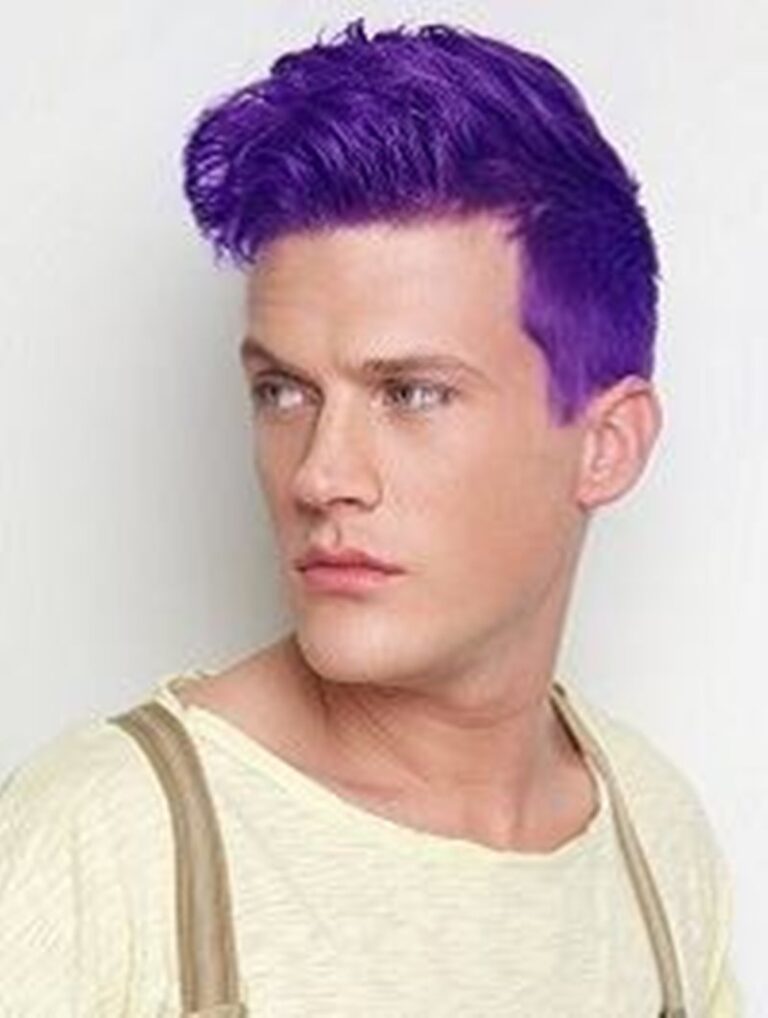 Cabelo roxo masculino